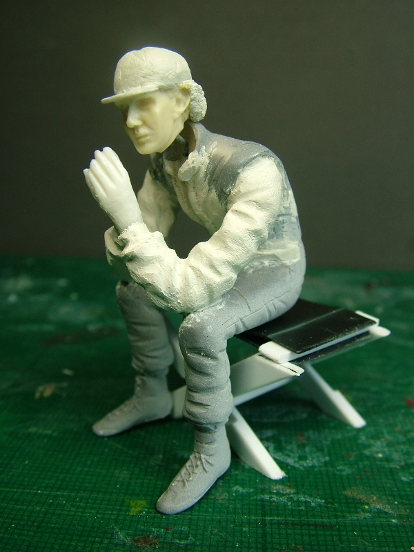 senna figure seated 082 - Pauls (Mini) Art