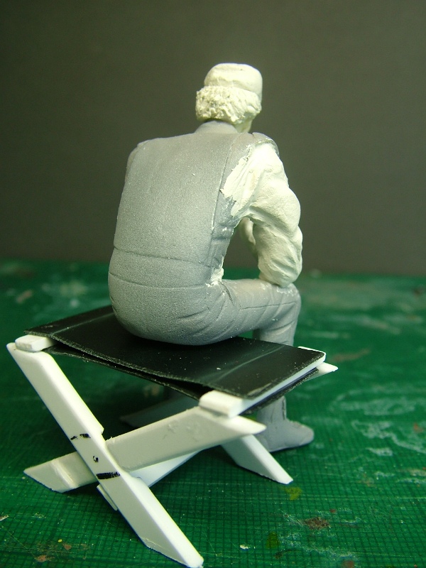 senna figure seated 090 - Pauls (Mini) Art