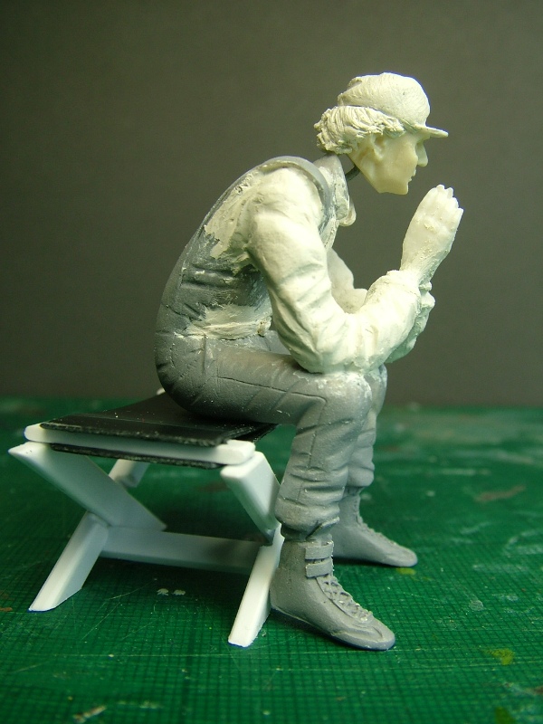 senna figure seated 093 - Pauls (Mini) Art