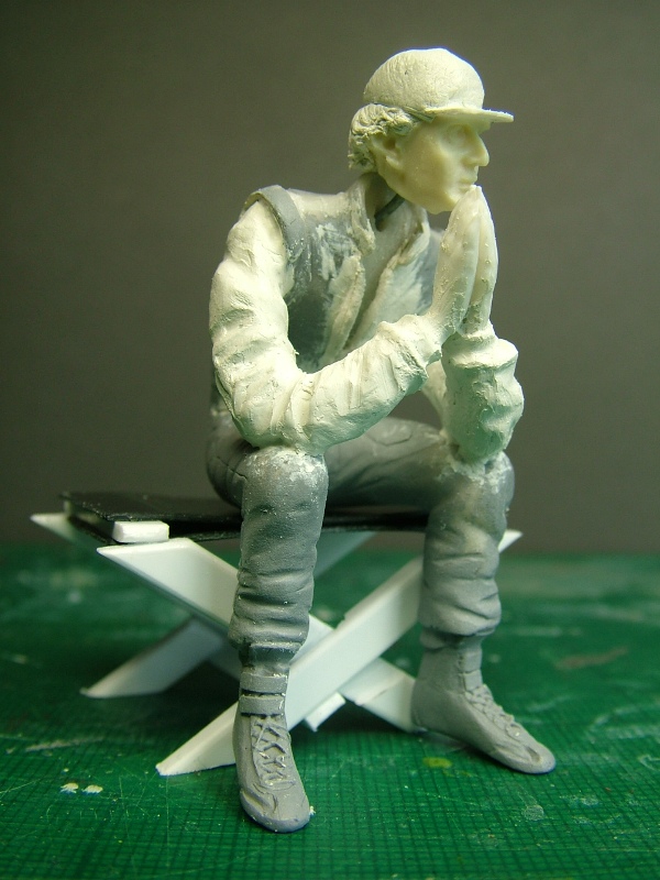 senna figure seated 095 - Pauls (Mini) Art