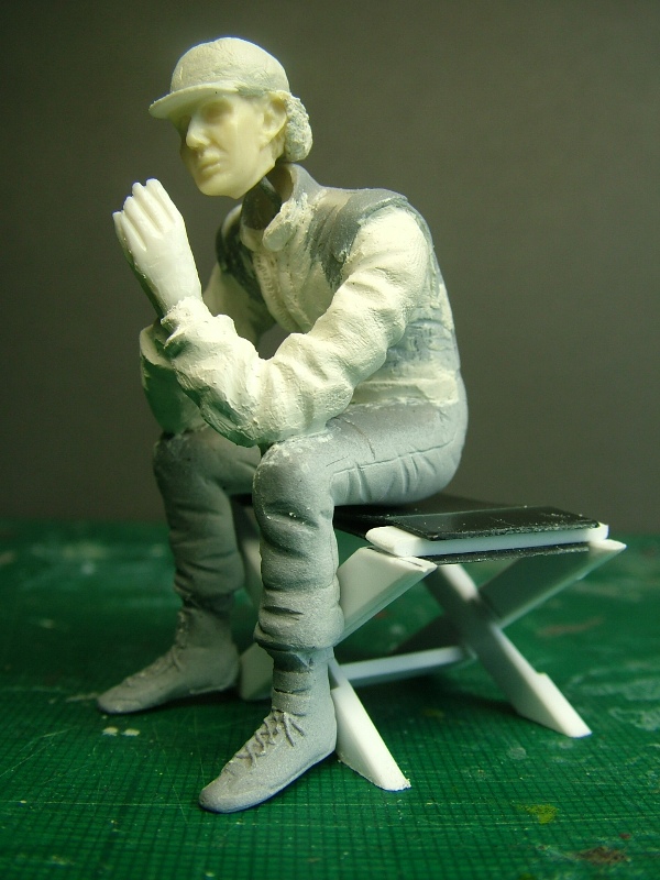senna figure seated 098 - Pauls (Mini) Art